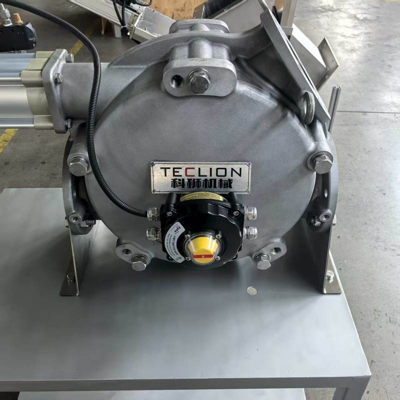 Dual channel full bore cast aluminum diverter valve for powder and granular